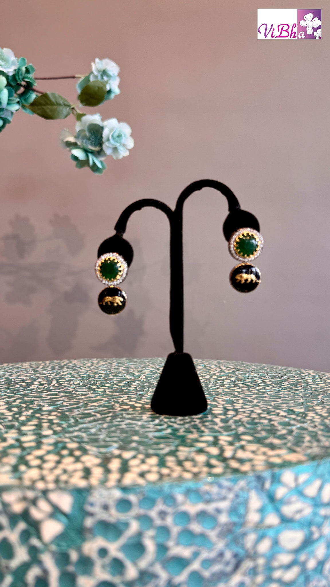 Sabya Inspired Jaguar Emerald Stud – ViBha